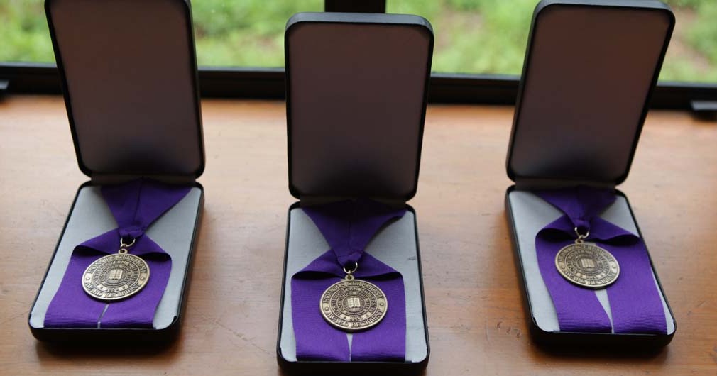 Extraordinary high school teachers receive distinguished awards ...