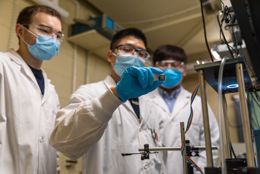 New solar cell breaks records for efficiency and voltage - Northwestern Now