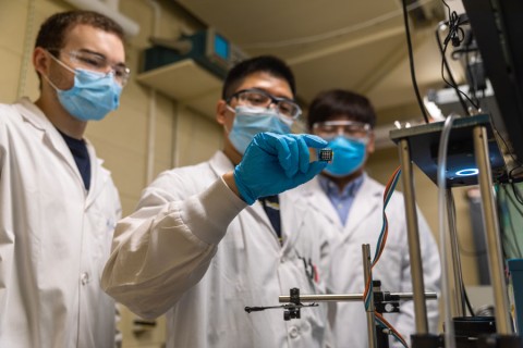 New solar cell breaks records for efficiency and voltage - Northwestern Now
