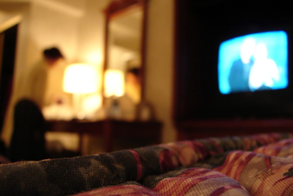 Dim lights before bedtime to reduce risk of gestational diabetes ...