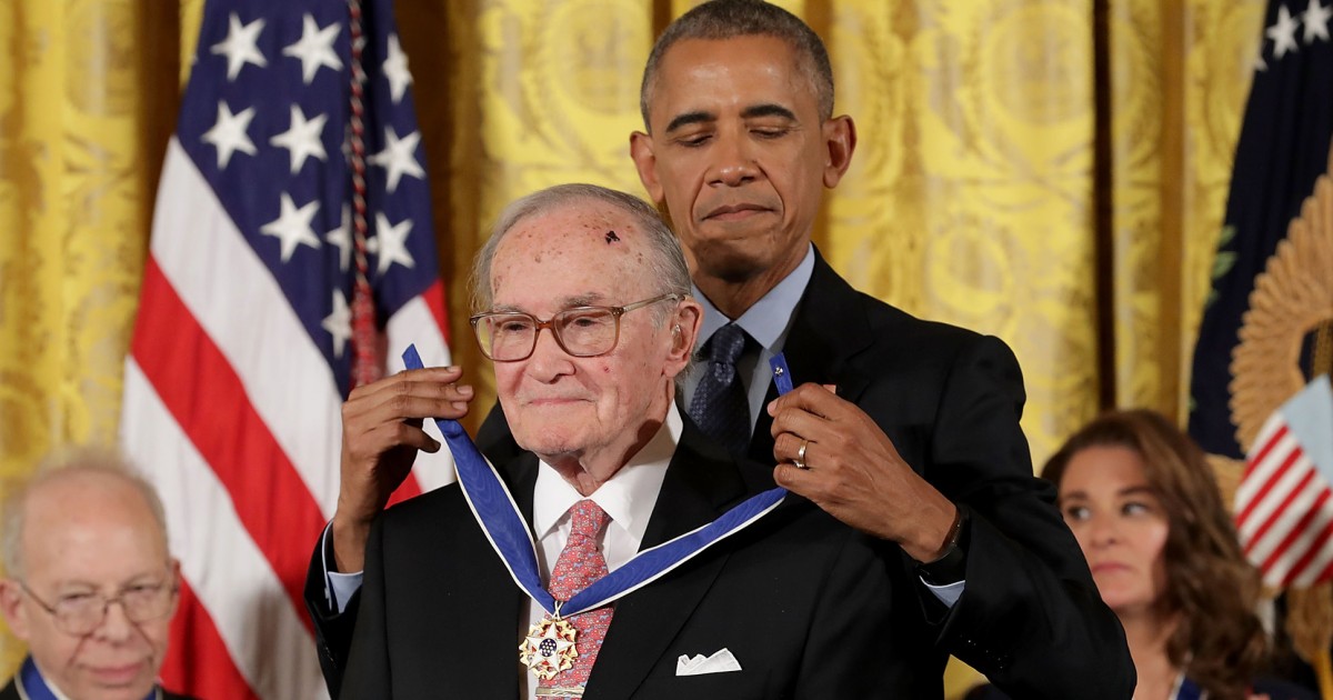 Newton N. Minow, Northwestern alumnus and trustee, dies at 97 ...