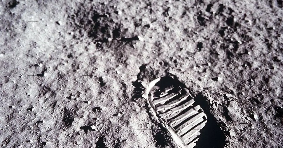 Examining lunar soil for moon-based construction - Northwestern Now