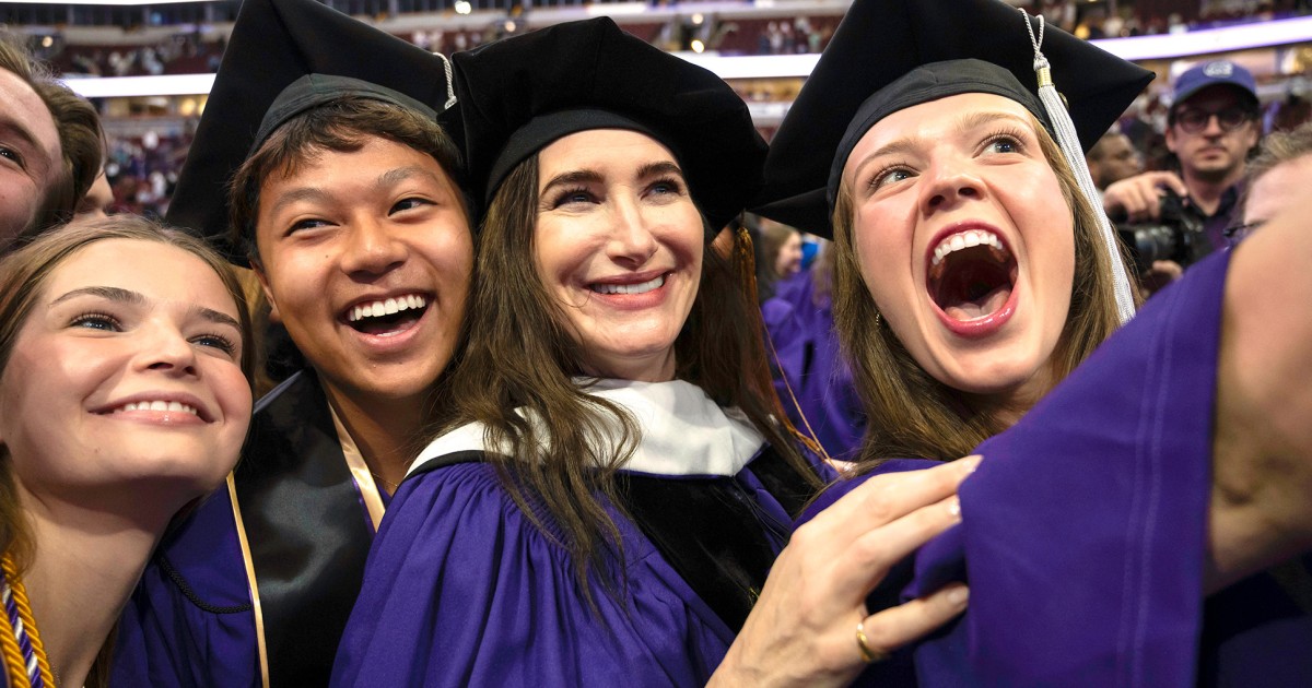 Northwestern grads a ‘gorgeous lake of purple and white’ at the United ...